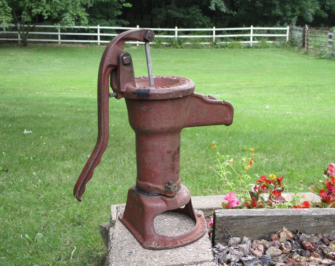 Antique Hand Pump,old Water Pump,rusty Pitcher Pump,davey Cast Iron ...