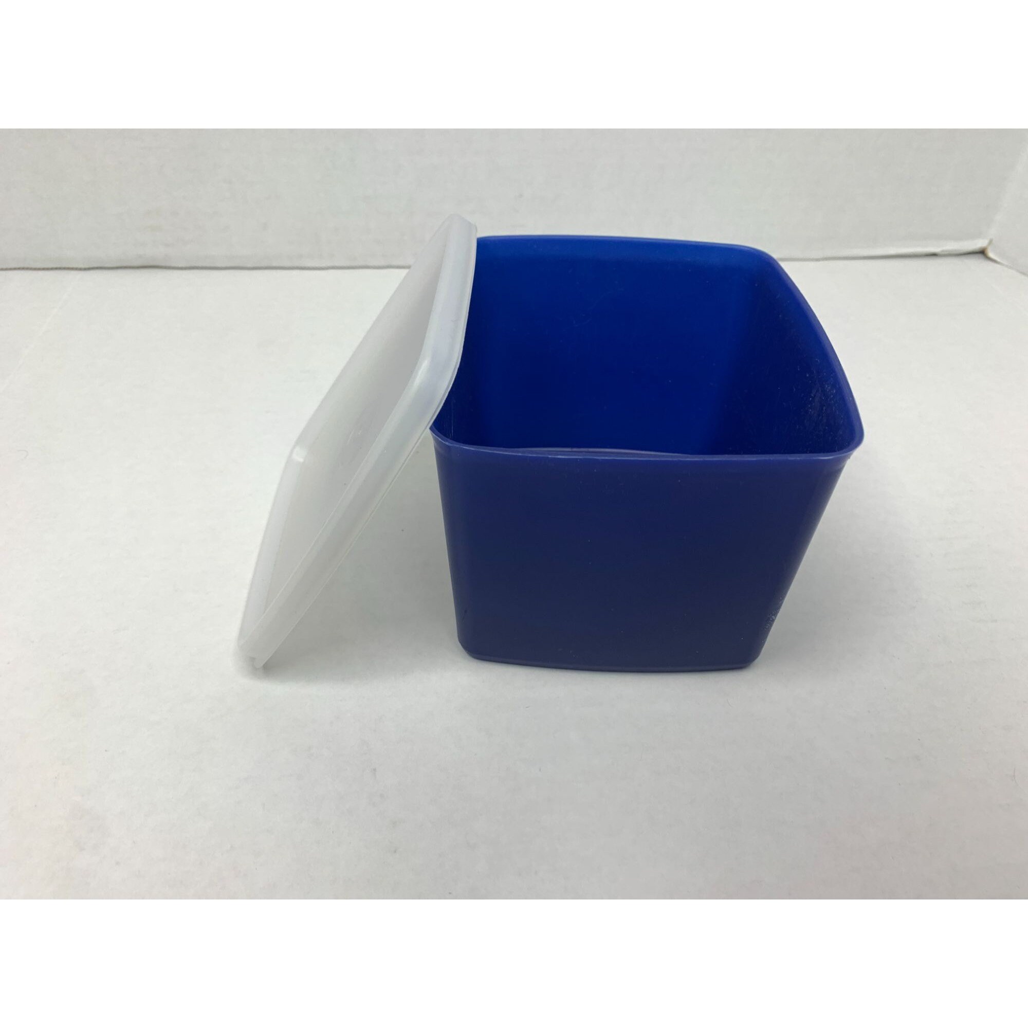 Tupperware Blue Square Bowl With Lid 4.75x5.25x3.75 in Tall 312-10 ...