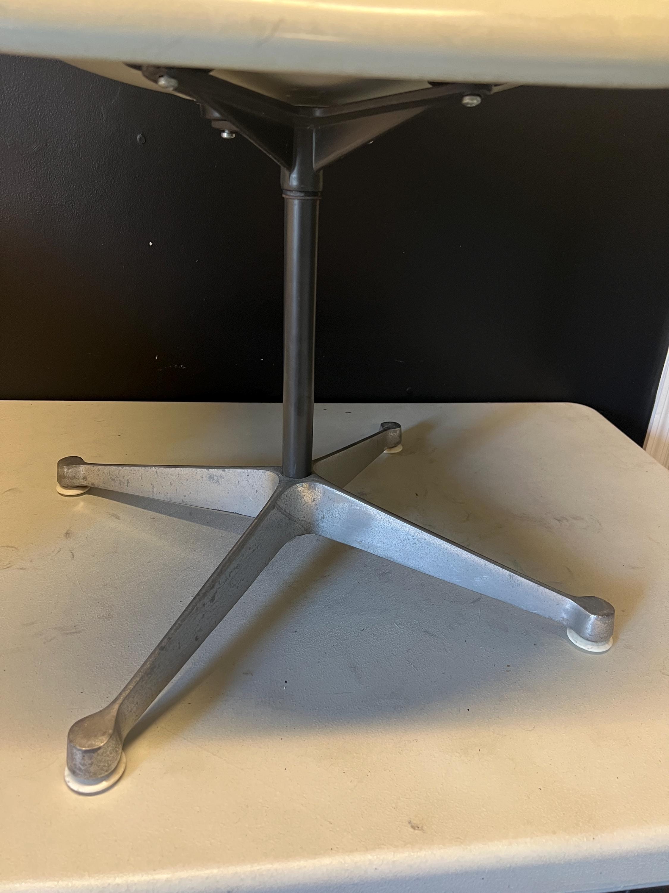 Original HERMAN MILLER Eames WHITE Fiberglass Shell Chair - Etsy