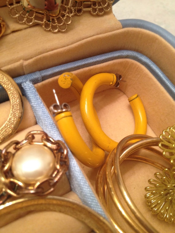 Repurpose Destash yellow and gold vintage earring lot… - Gem