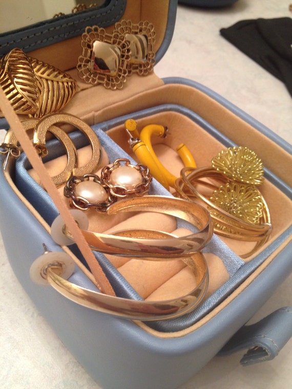 Repurpose Destash yellow and gold vintage earring lot… - Gem