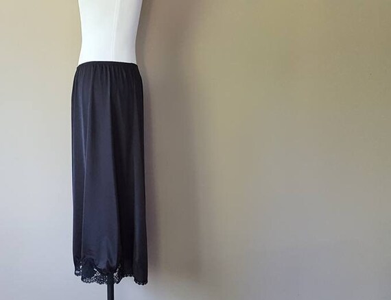 Half Slip Medium Blush Black Nylon Satin Lacy Hem Vi… - Gem