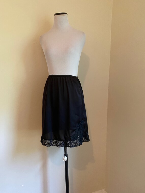 18" Long Half Slip Medium Black with Side Kick by Vas… - Gem