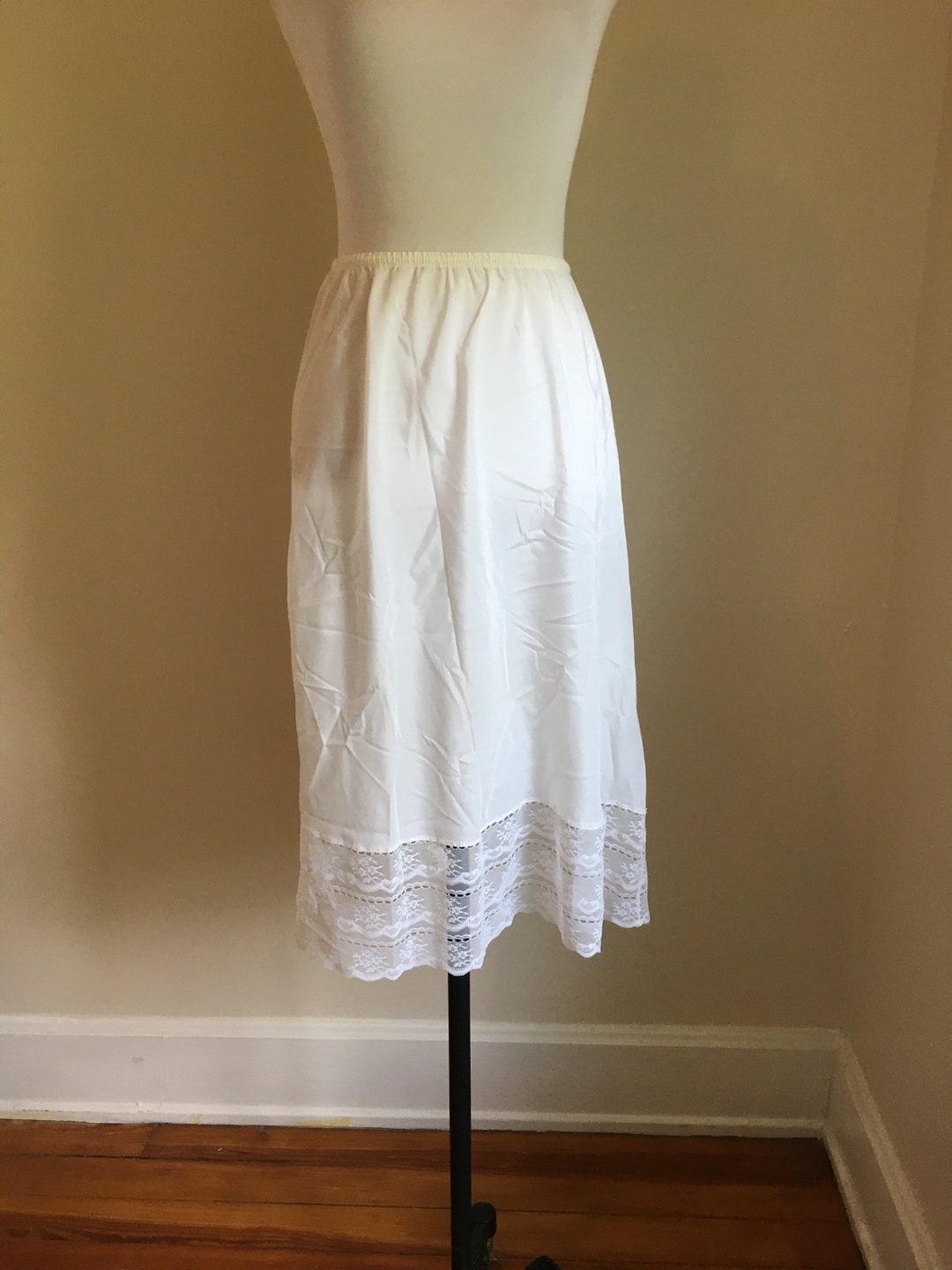 Barbizon Half Slip Medium Length 27 White Lacy Hem Vintage Apparel ...
