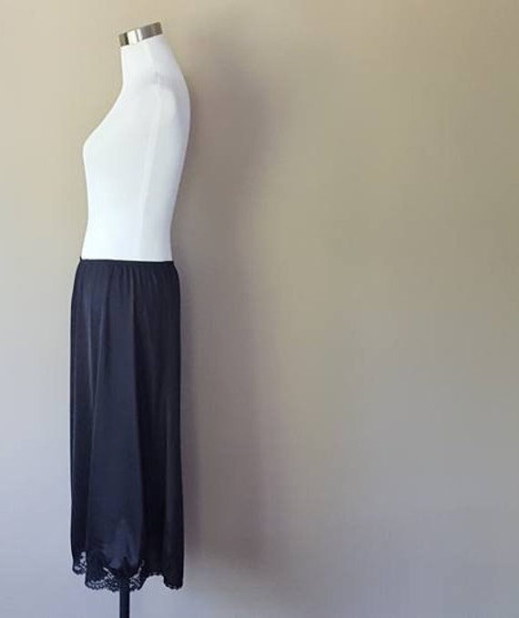 Half Slip Medium Blush Black Nylon Satin Lacy Hem Vi… - Gem