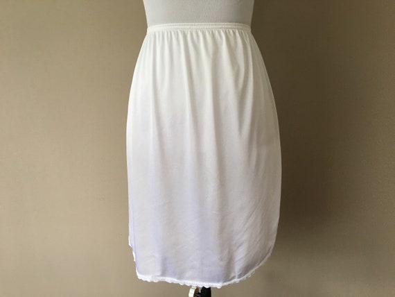 Half Slip Small Vassarette 19 Inches Long White Nylo… - Gem