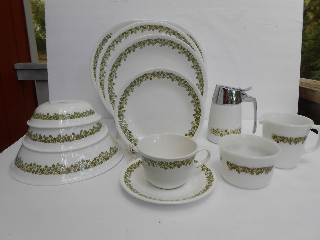 33 Pc CORELLE Crazy Daisy Spring Blossom Dinnerware Like New Dinner ...