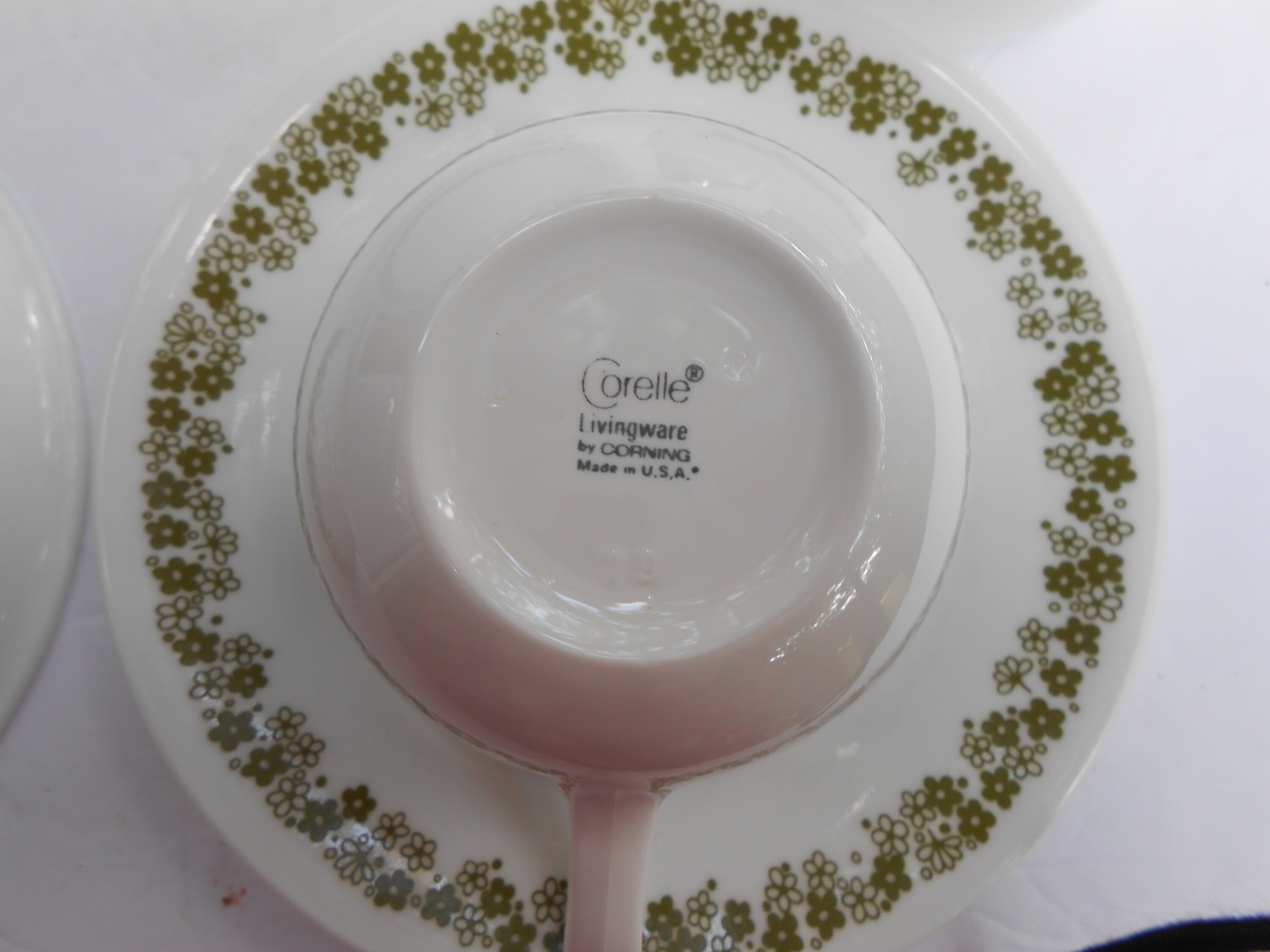 33 Pc CORELLE Crazy Daisy Spring Blossom Dinnerware Like New Dinner ...