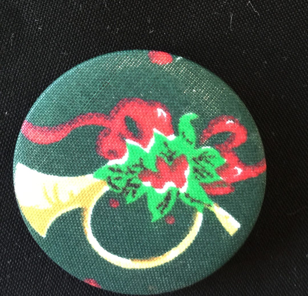 Christmas Brooch Gift Tag Secret Santa Kris Kringle Button Badge Pin - Etsy
