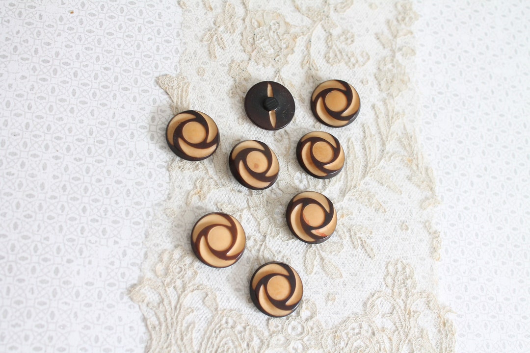 Series of 8 Old Brown and Cream Art Deco Buttons, Corozo Buttons ...