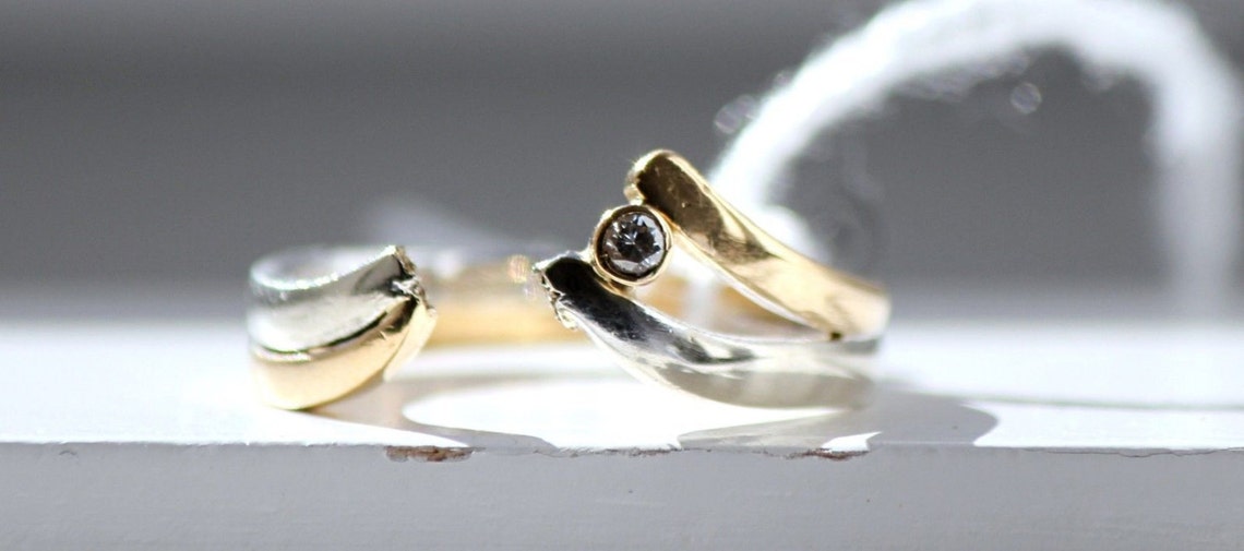 Vintage blanco y amarillo sólido 19.2K oro COMPROMISO Anillo 19.2K con ...
