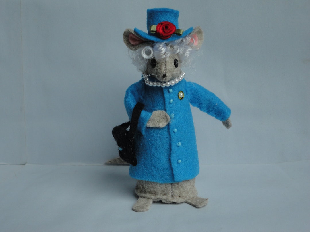 Queen Eizabeth II Platinum Jubilee Mouse - Etsy
