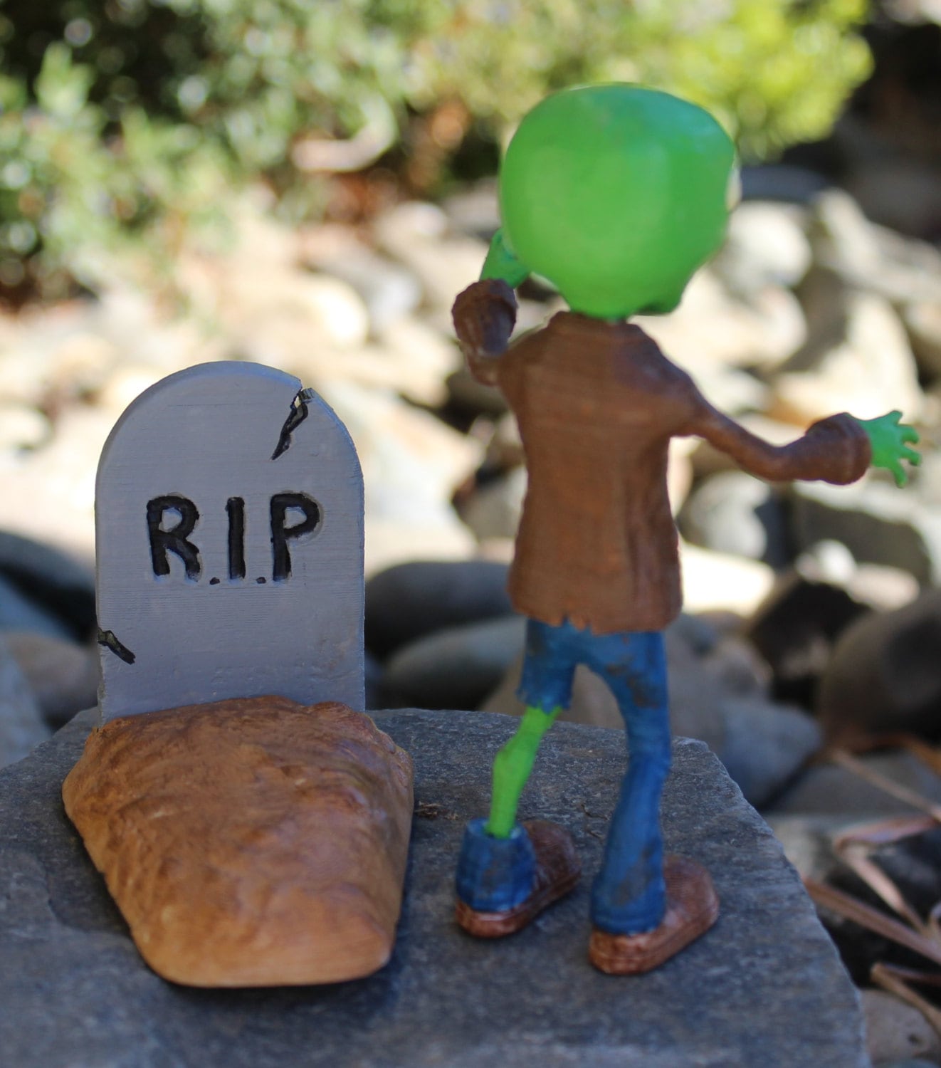 Plant vs Zombie Zombie & RIP Grave // Cake Topper // | Etsy