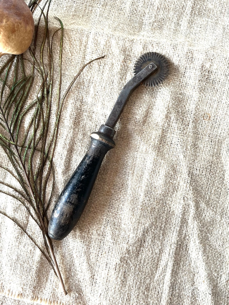 Vintage Spur Tracing Wheel, Leather Sewing Pricking Wheel Black Wood ...