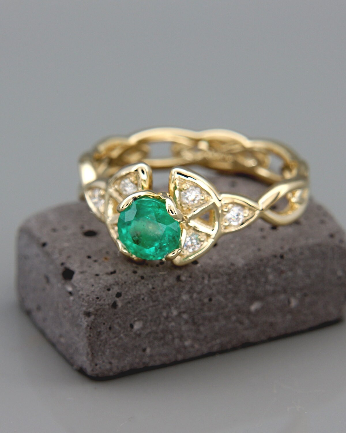 14k Gold Celtic Trinity Knot Wedding Ring set with Emerald and | Etsy