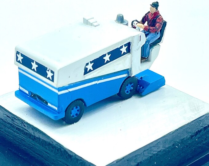 Diorama Zamboni on the Rink: HO Scale Winter Hockey Ice Skating Tiny ...