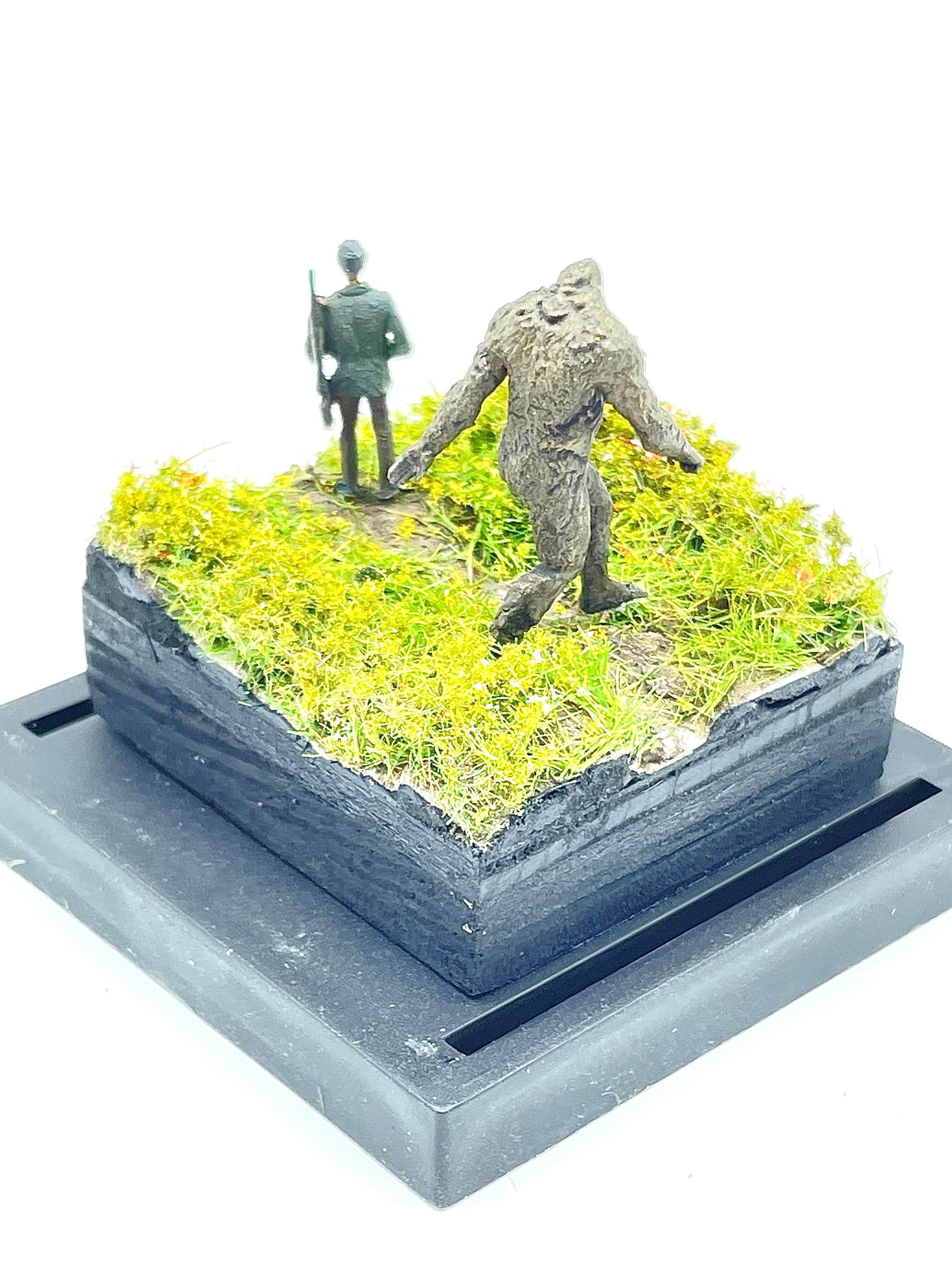 Diorma Hunter and Bigfoot: HO Scale Sasquatch Cryptos Tiny Miniature ...