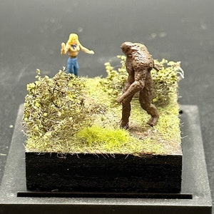 Diorama Bigfoot and Surprised Woman: HO Scale Sasquatch Tiny Miniature ...