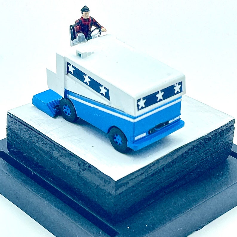 Diorama Zamboni on the Rink: HO Scale Winter Hockey Ice Skating Tiny ...