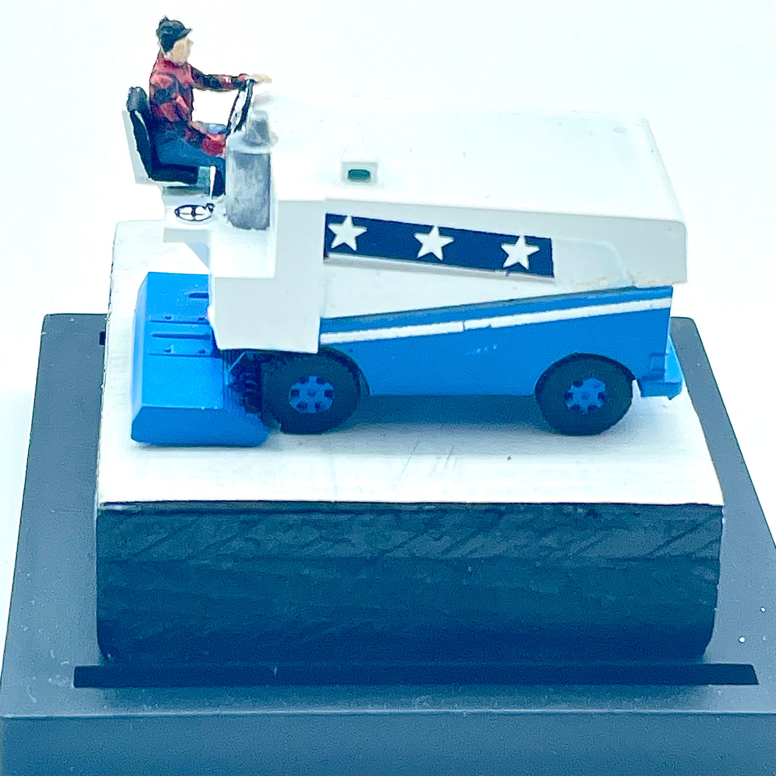 Diorama Zamboni on the Rink: HO Scale Winter Hockey Ice Skating Tiny ...
