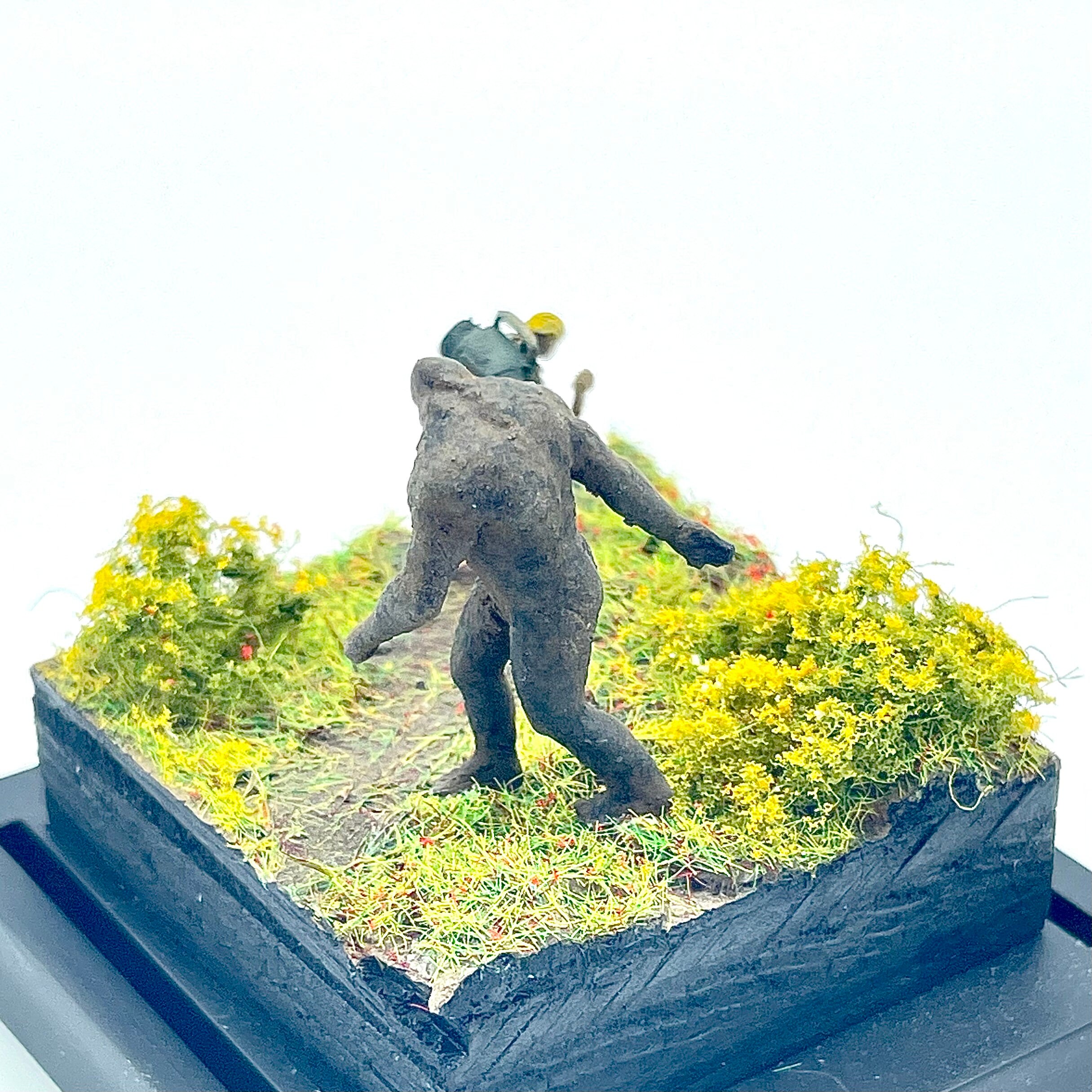 Diorama Lady Bigfoot With Lady Hiker: HO Scale Sasquatch Cryptos Tiny ...