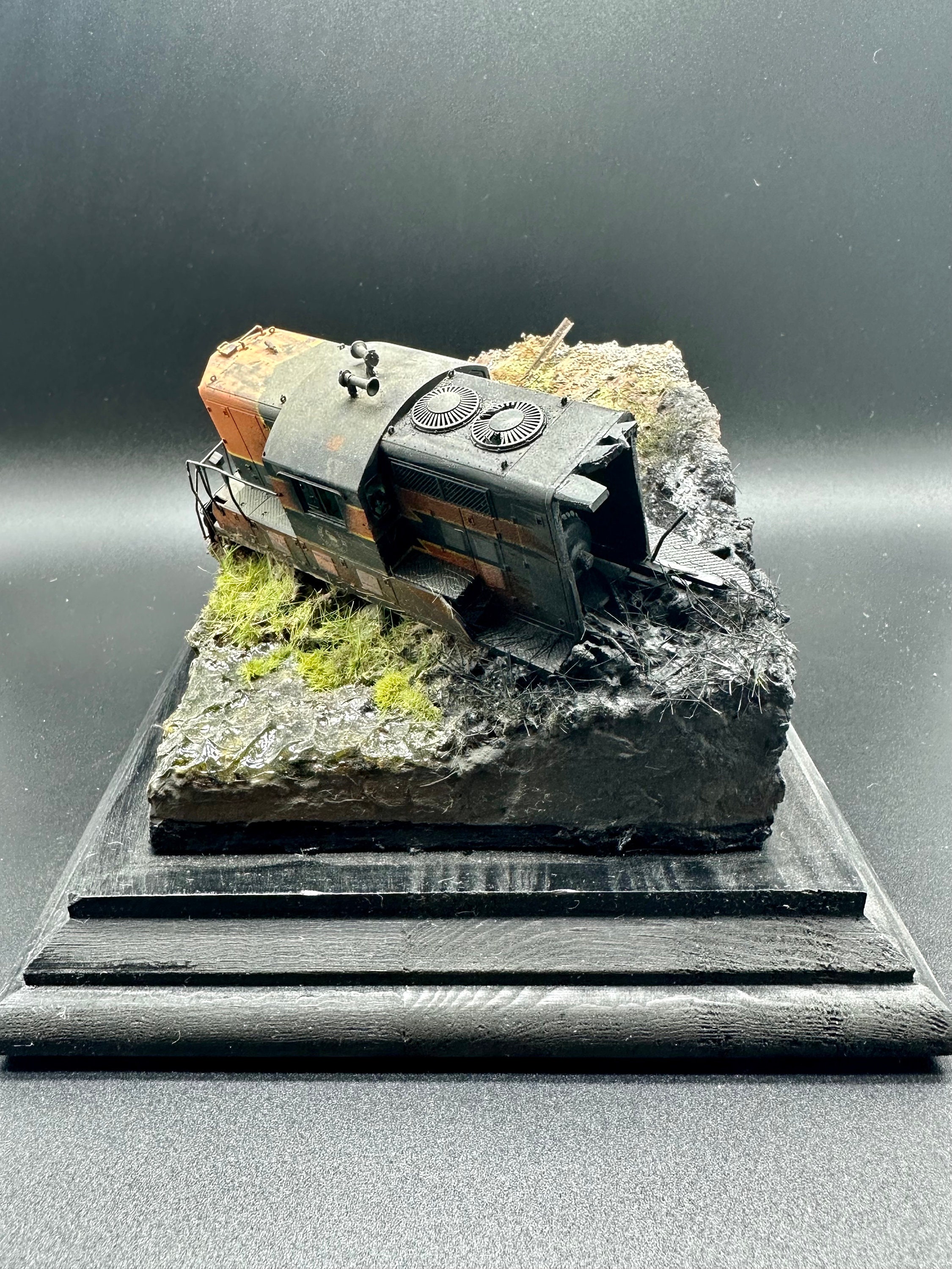 Diorama Model Railroad Wrecked Locomotive Great Northern: HO Scale ...