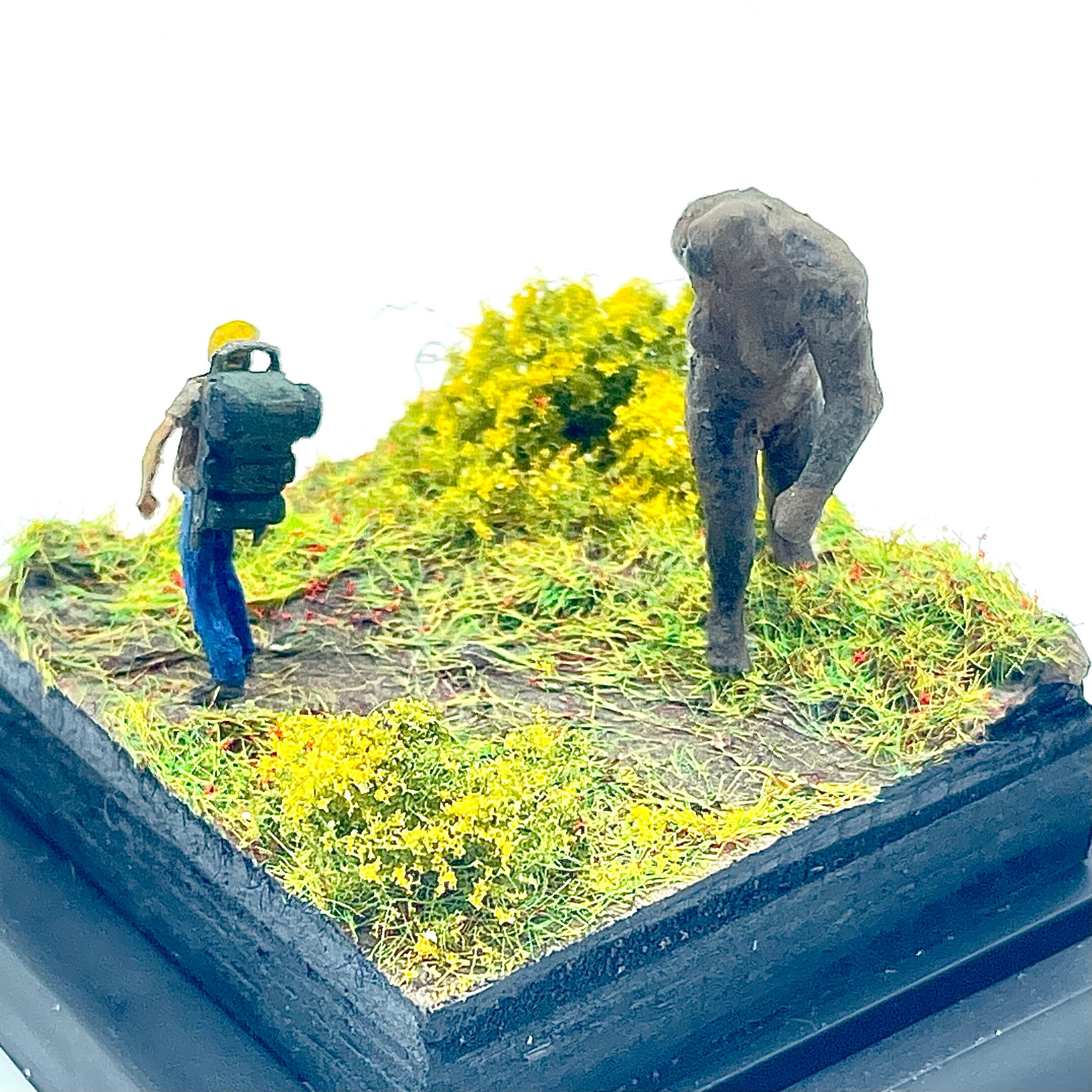 Diorama Lady Bigfoot With Lady Hiker: HO Scale Sasquatch Cryptos Tiny ...