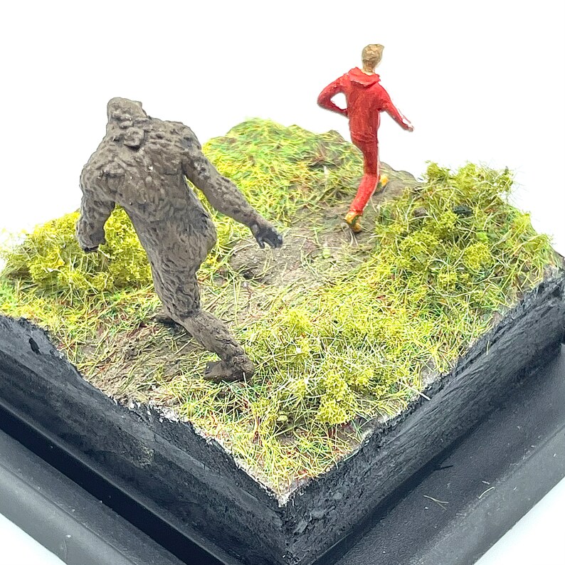Diorama Jogging With Bigfoot: HO Scale Sasquatch Cryptos Tiny Miniature ...