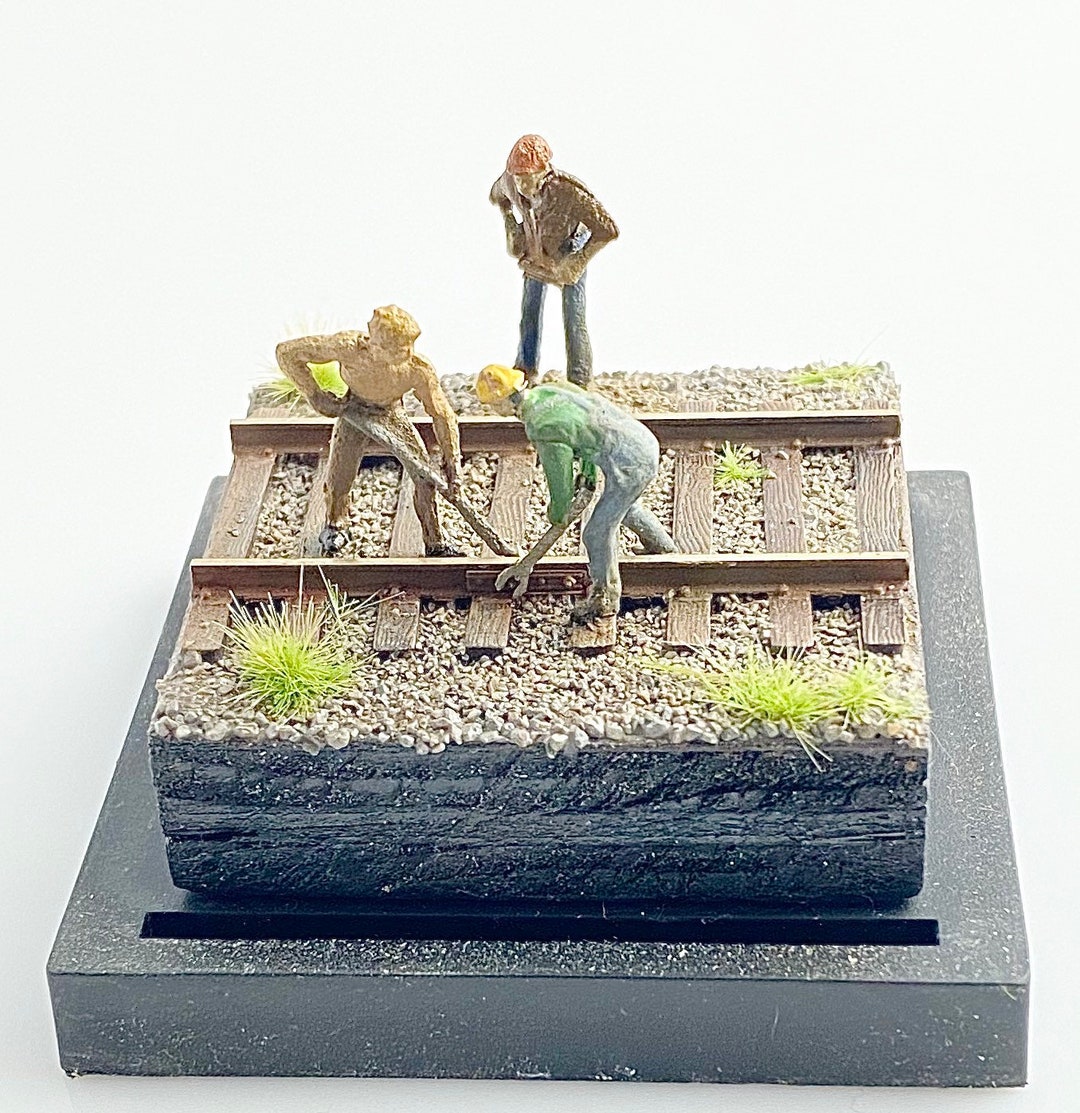 Diorama Model Railroad Workers MOW Changing Joint Bar: HO Scale Tiny ...