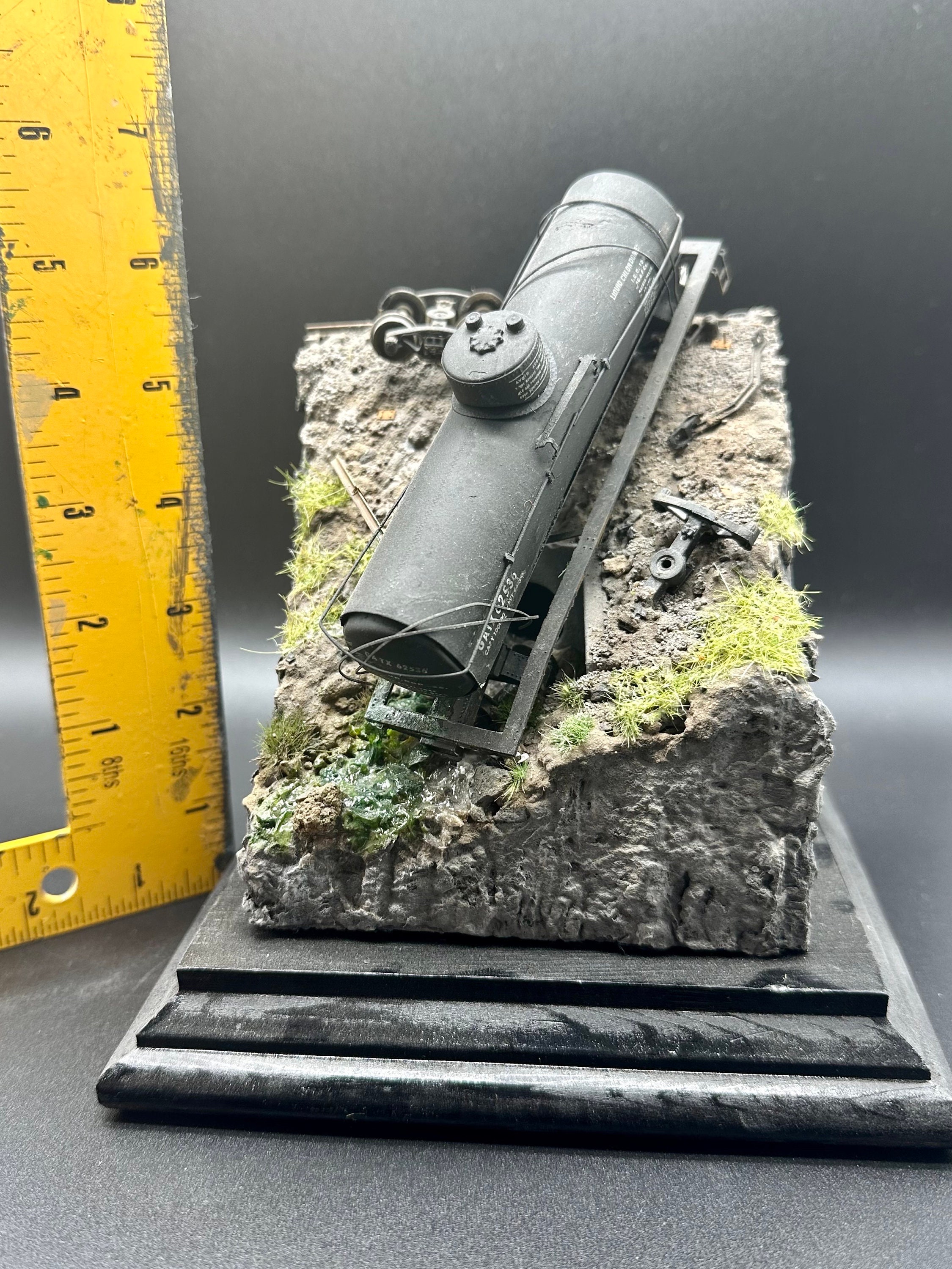 Diorama Train Wreck Tank Car: Tiny HO Scale Model Train Terrarium ...