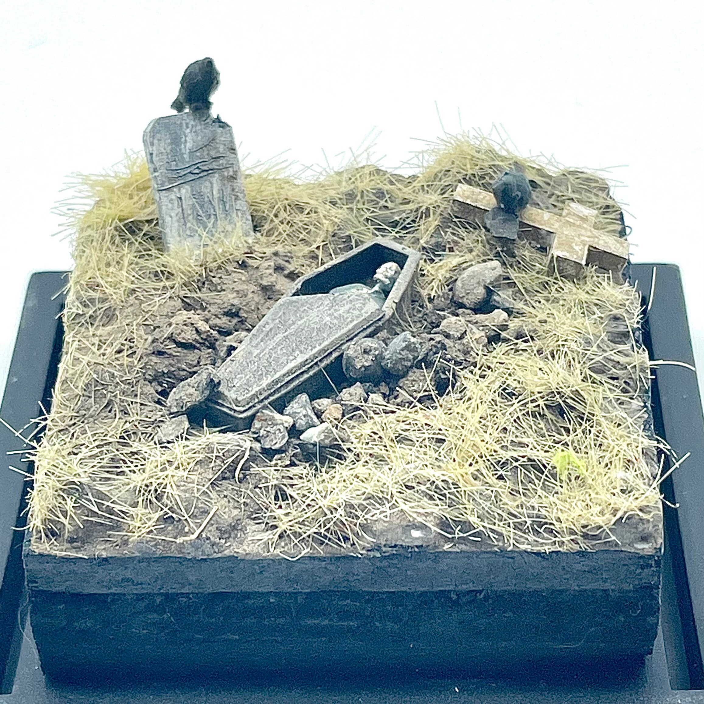 Diorama Forgotten Graveyard: Tiny Miniature HO Scale Model Train ...