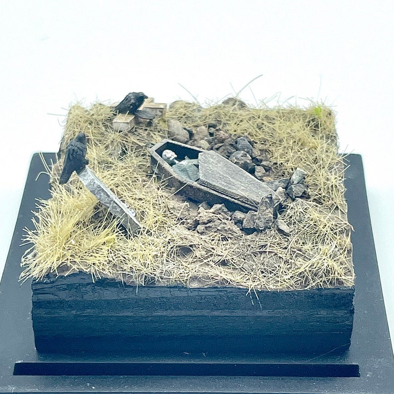 Diorama Forgotten Graveyard: Tiny Miniature HO Scale Model Train ...