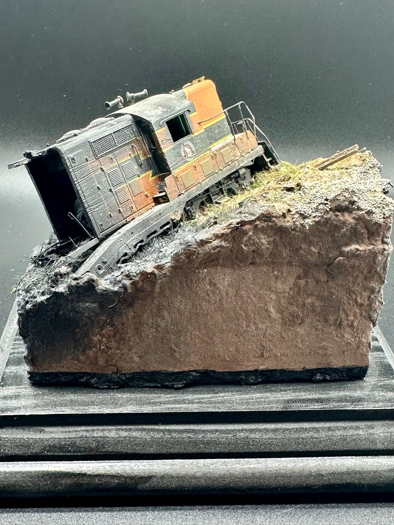 Diorama Model Railroad Wrecked Locomotive Great Northern: HO Scale ...