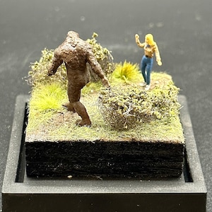 Diorama Bigfoot and Surprised Woman: HO Scale Sasquatch Tiny Miniature ...