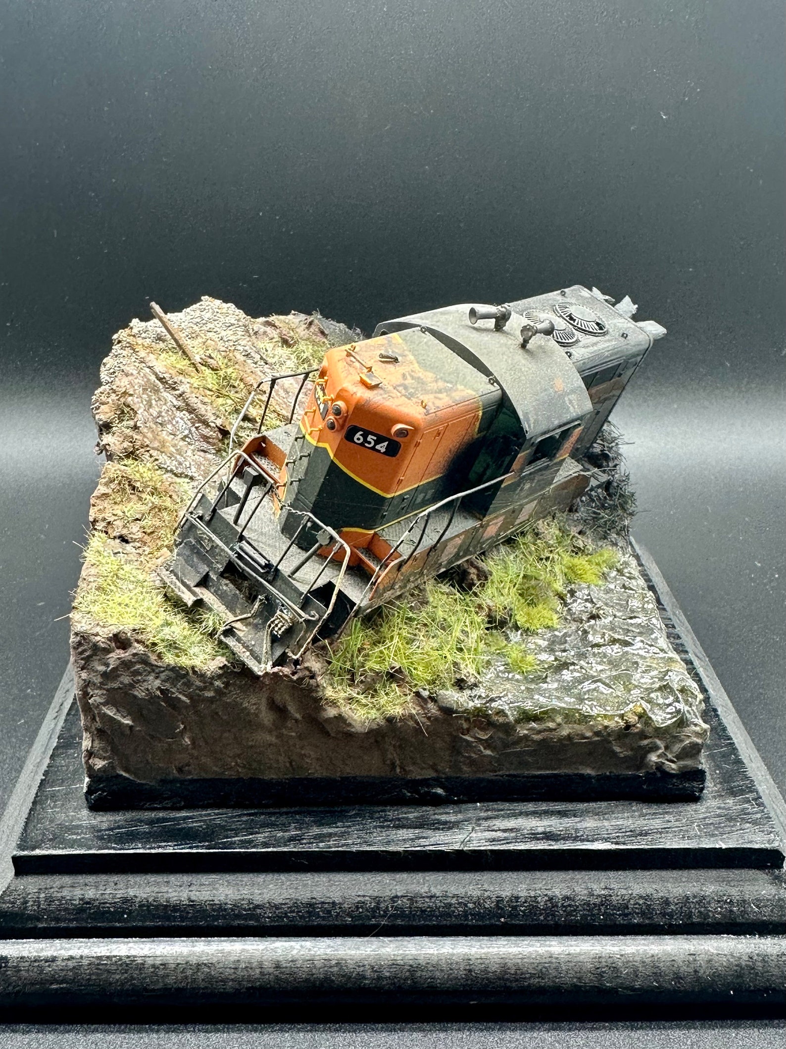 Diorama Model Railroad Wrecked Locomotive Great Northern: HO Scale ...