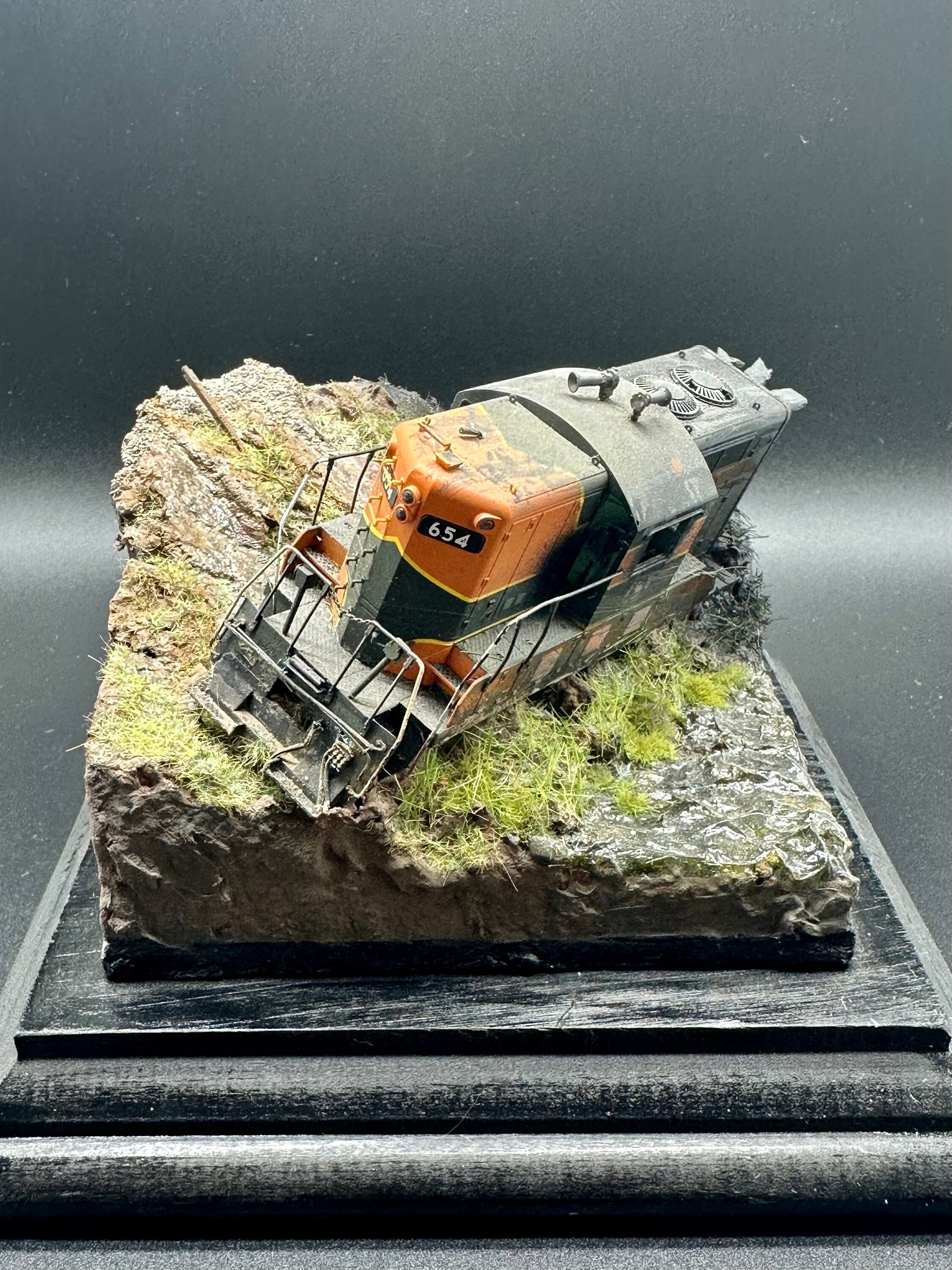Diorama Model Railroad Wrecked Locomotive Great Northern: HO Scale ...