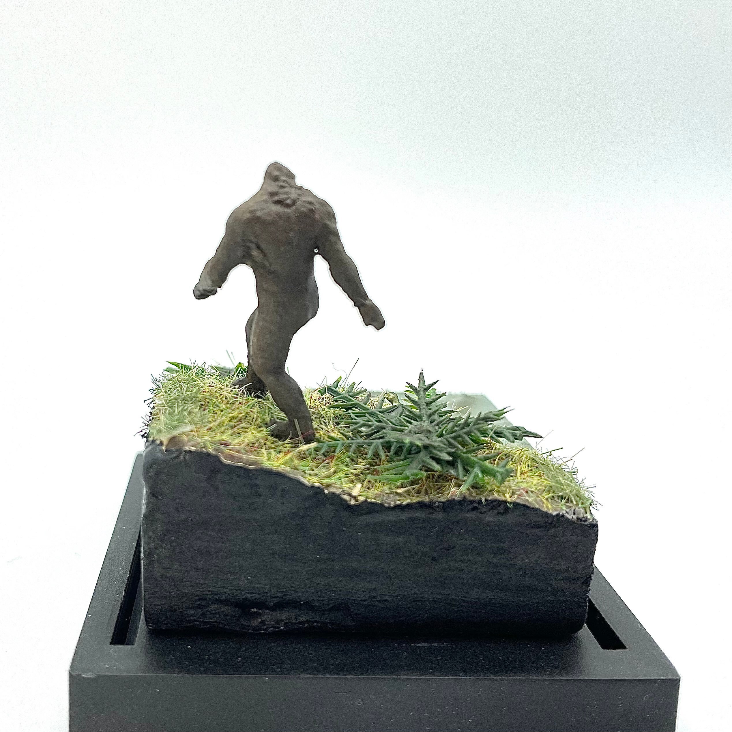 Diorama Bigfoot Between Two Ferns: HO Scale Sasquatch Tiny Miniature ...