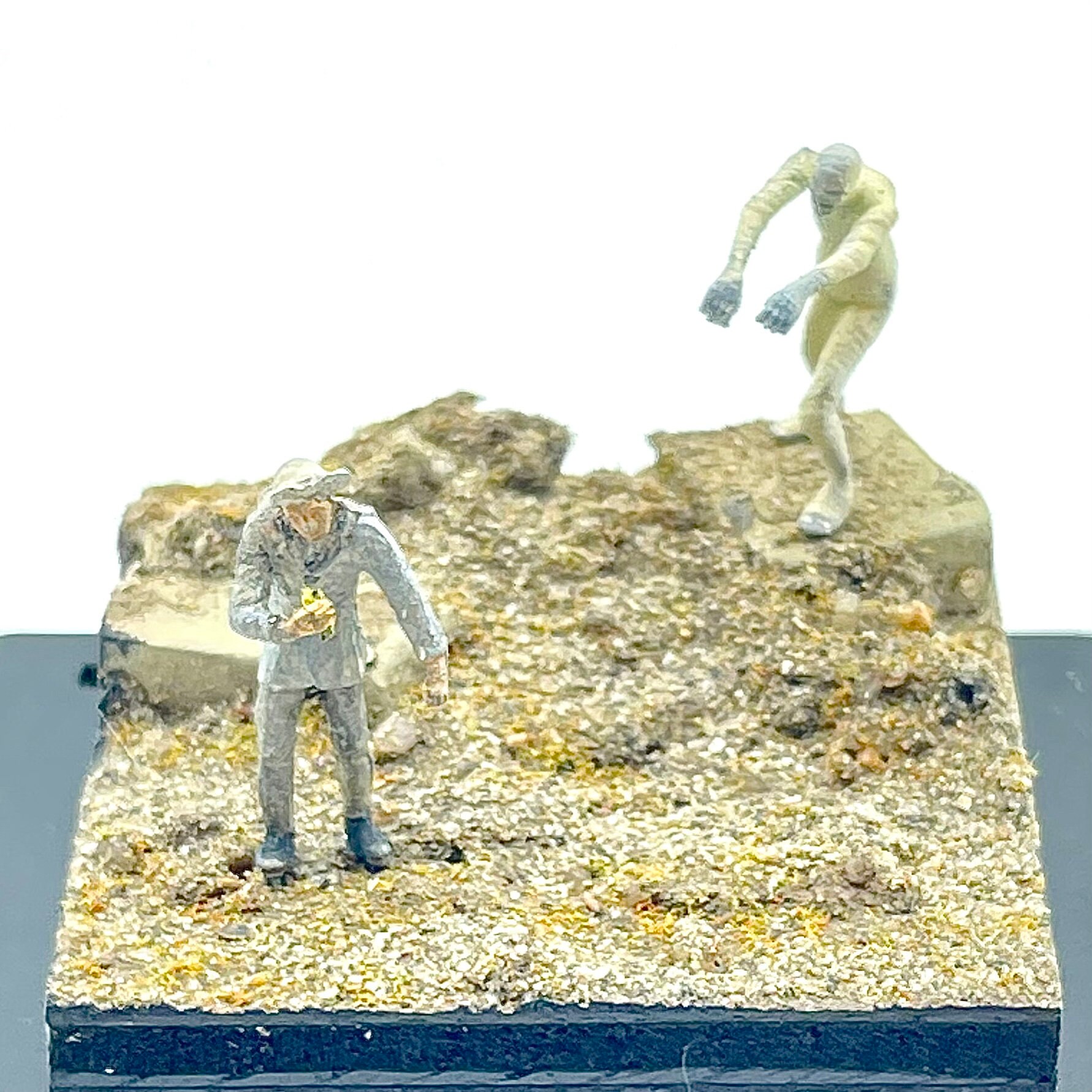 Diorama Archeologist and Mummy: HO Scale Tiny Miniature Model Train ...