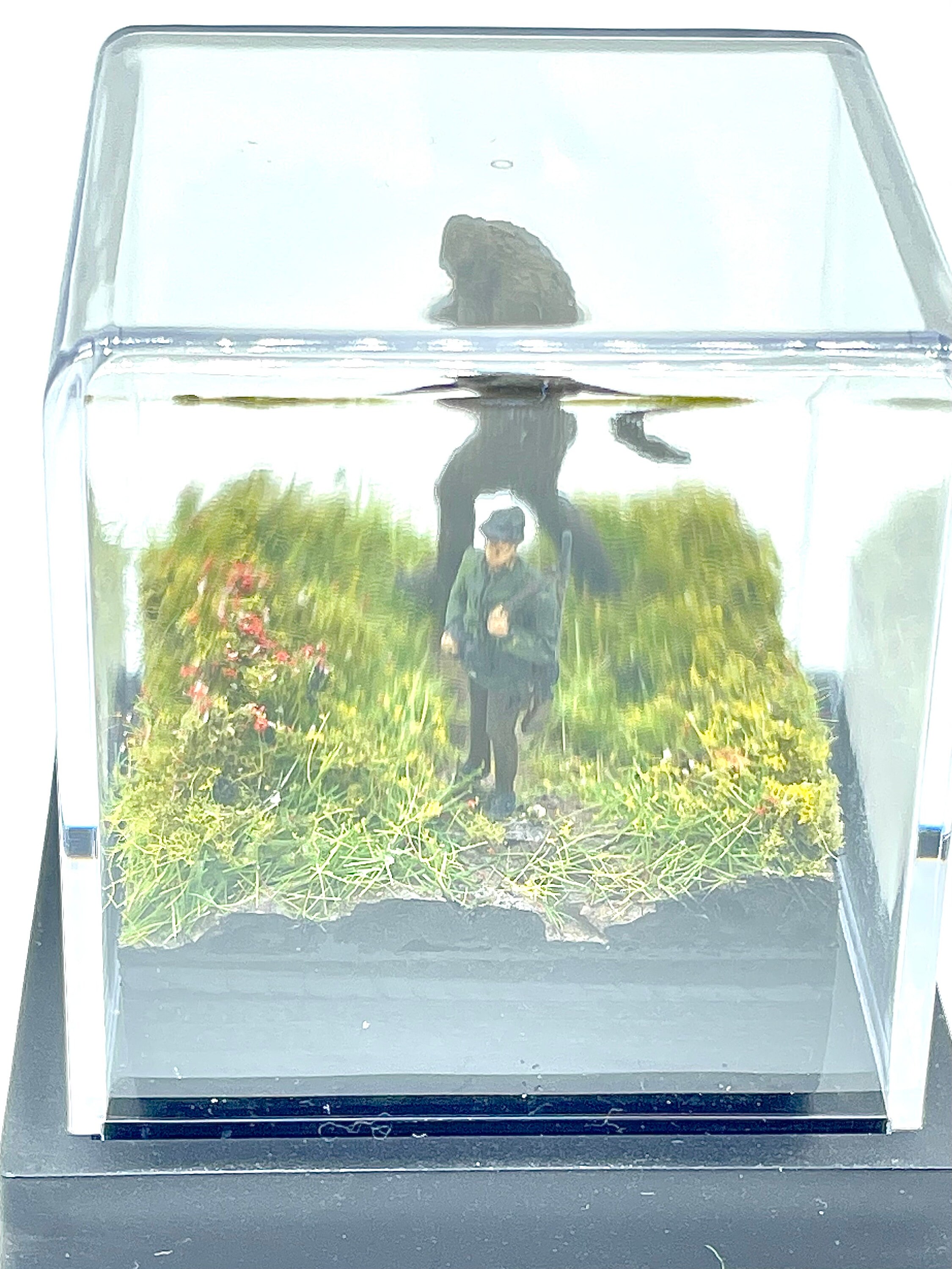 Diorma Hunter and Bigfoot: HO Scale Sasquatch Cryptos Tiny Miniature ...