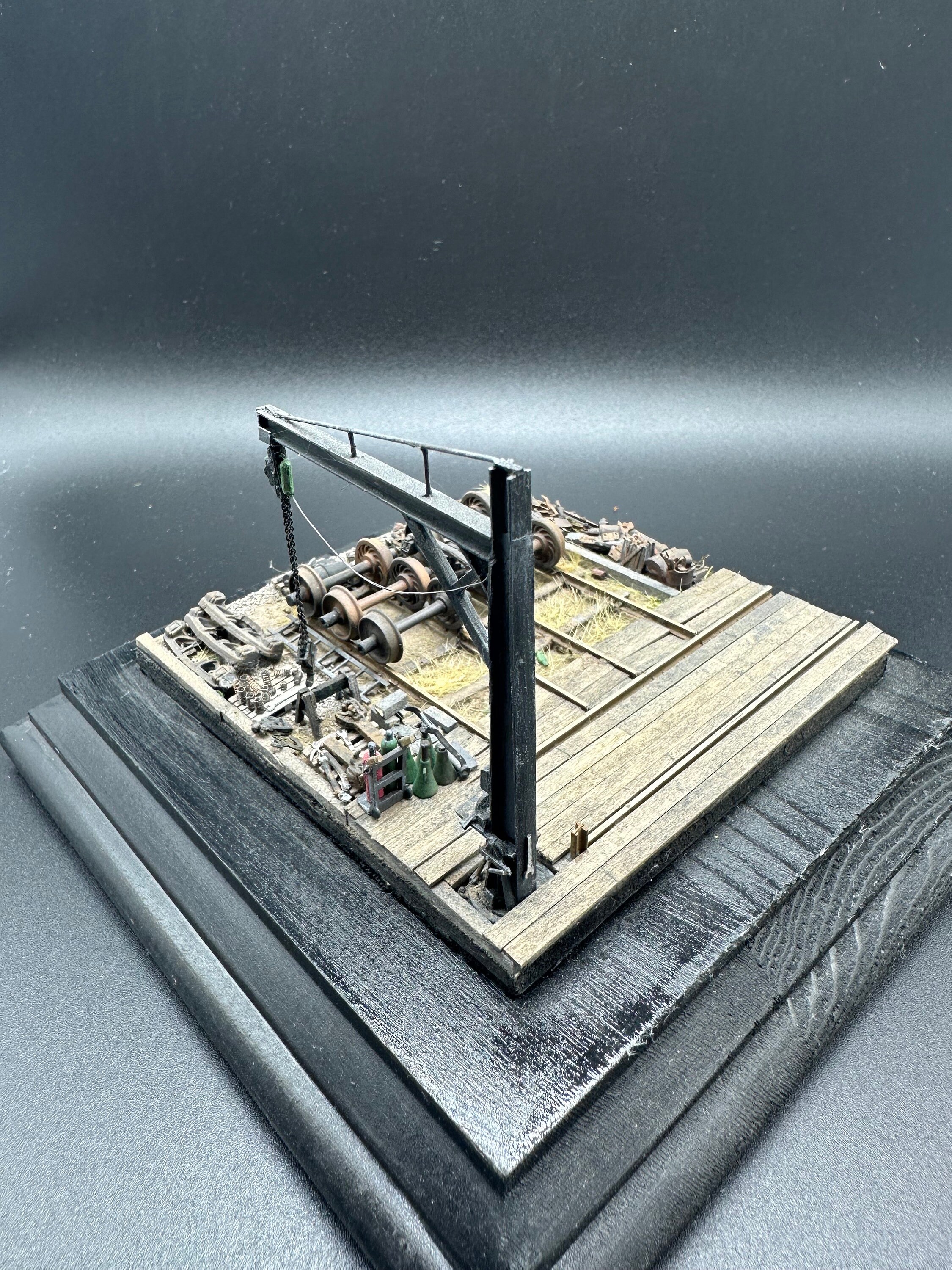 Diorama Model Railroad Repair Track and Crane: HO Scale Model Train ...