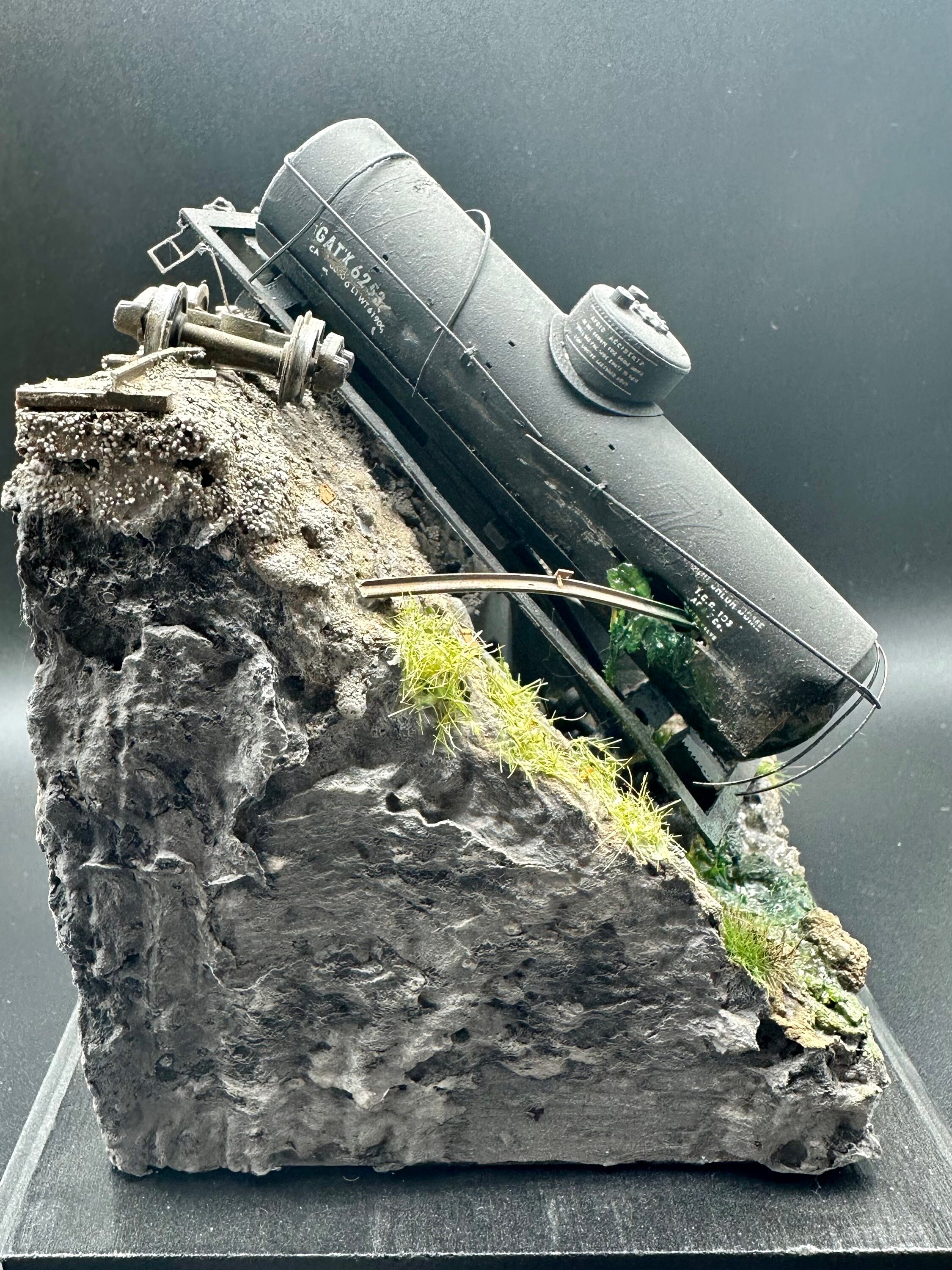 Diorama Train Wreck Tank Car: Tiny HO Scale Model Train Terrarium ...