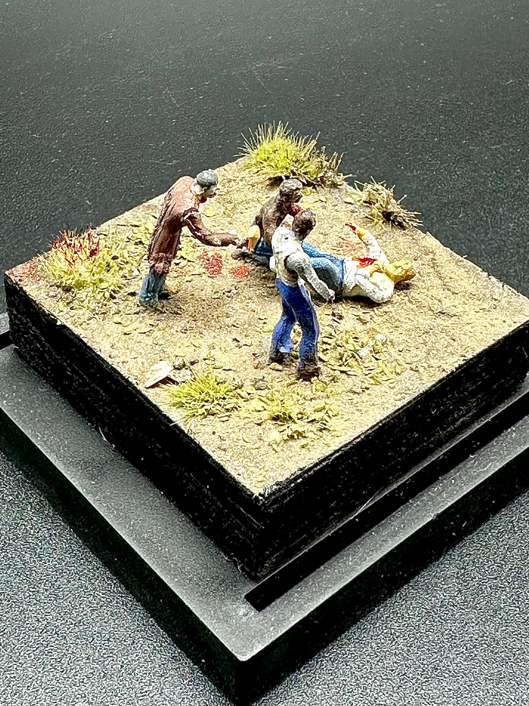 Diorama Zombie and Almost Surviro: HO Scale Tiny Miniature Model Train ...