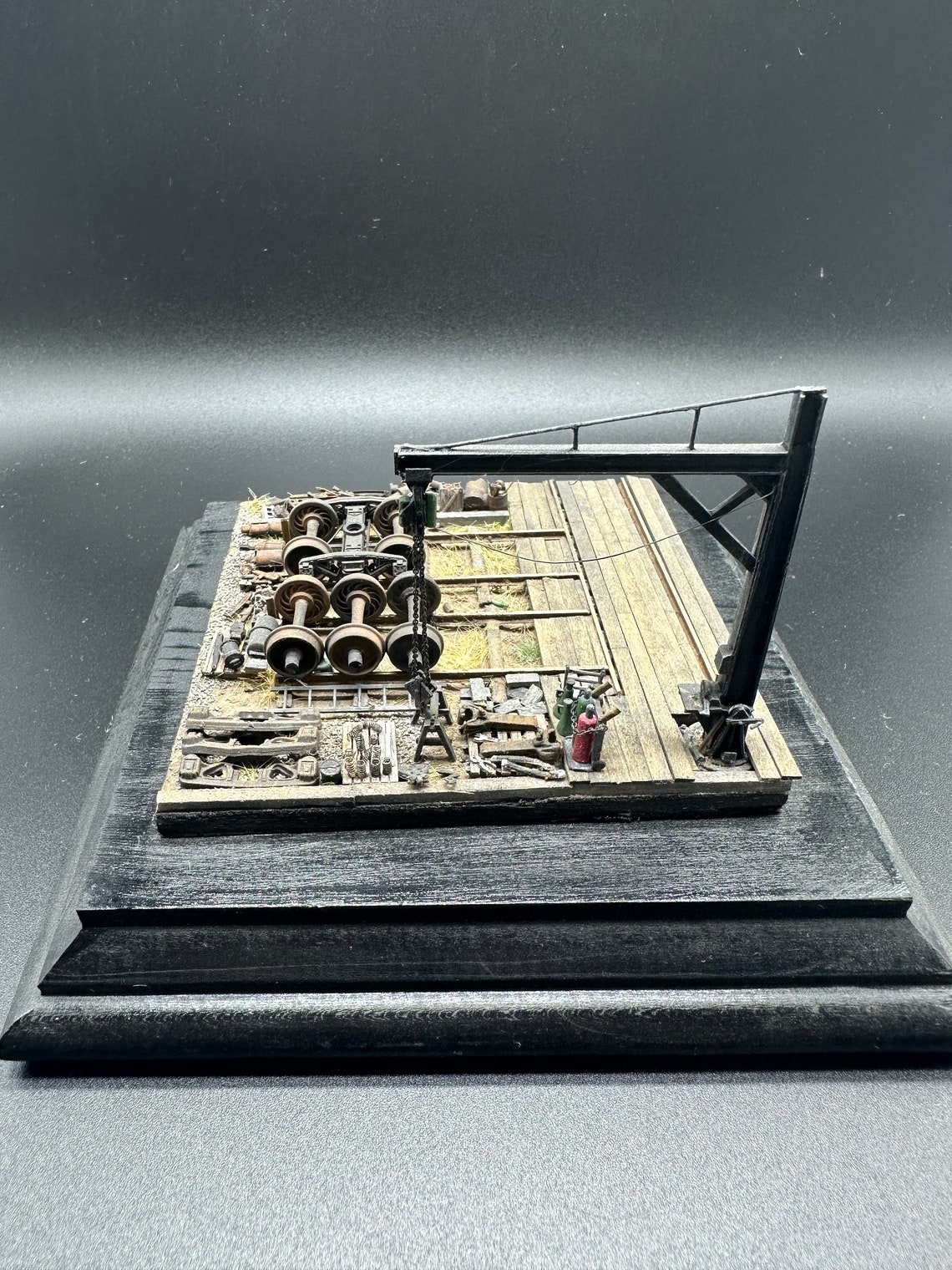 Diorama Model Railroad Repair Track and Crane: HO Scale Model Train ...