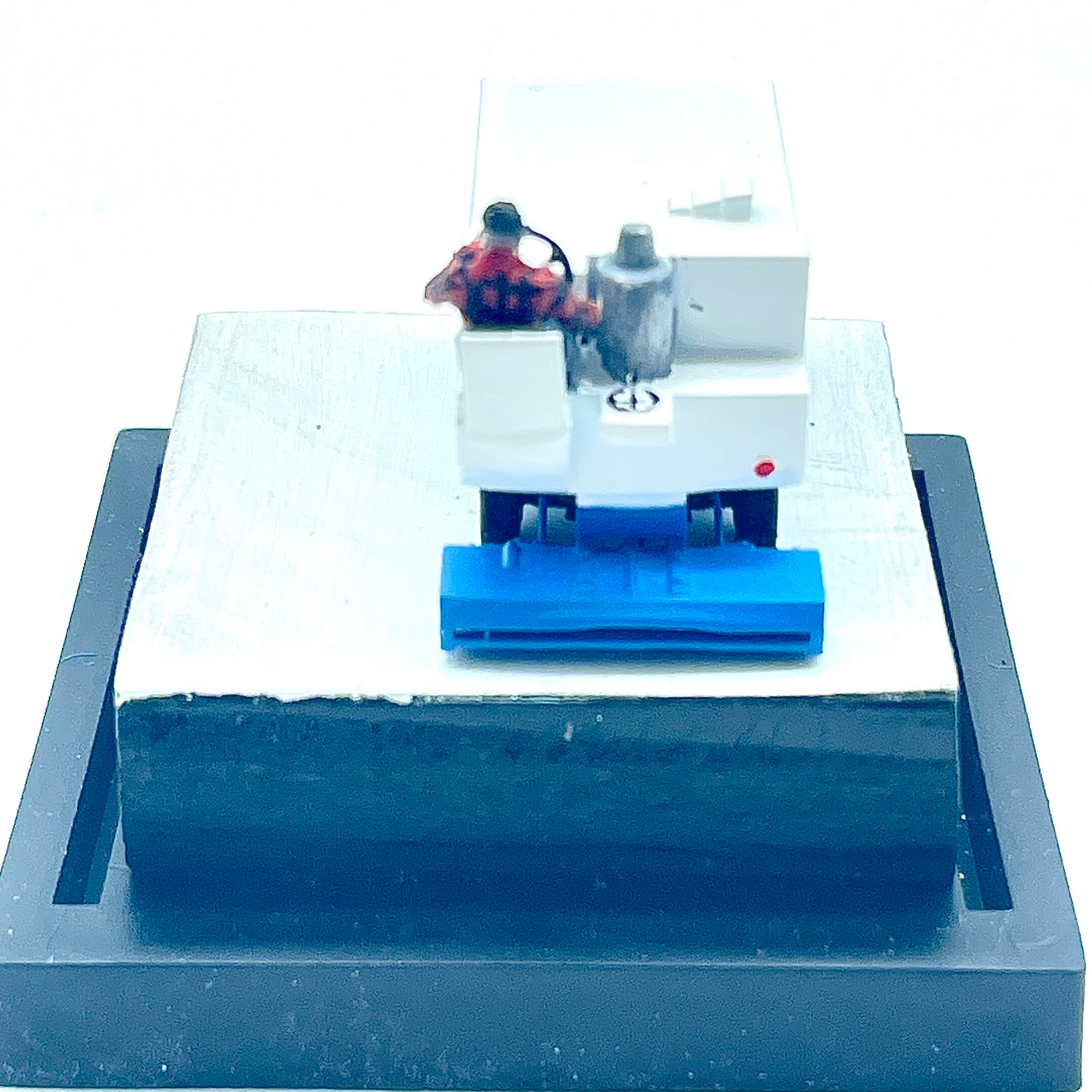 Diorama Zamboni on the Rink: HO Scale Winter Hockey Ice Skating Tiny ...