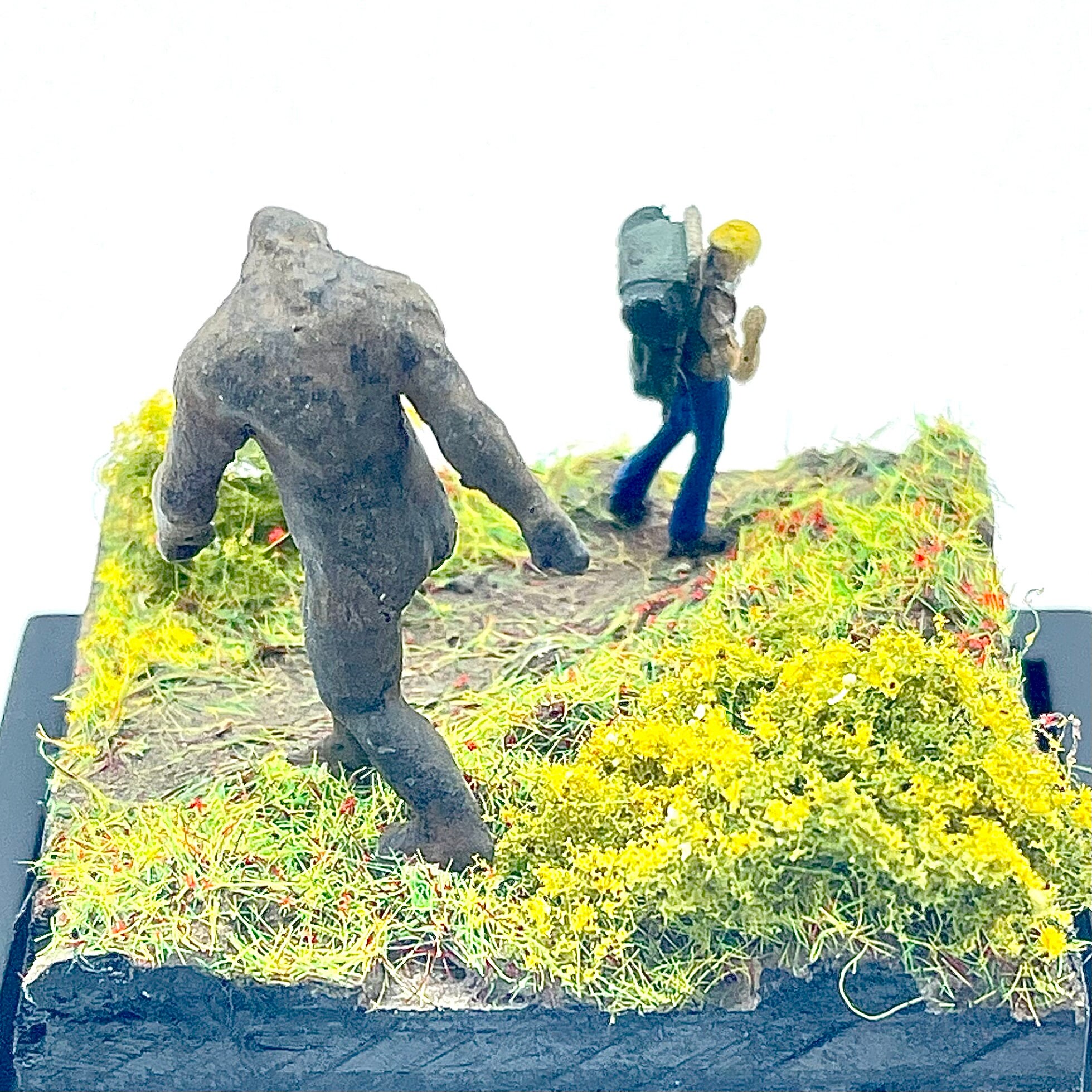 Diorama Lady Bigfoot With Lady Hiker: HO Scale Sasquatch Cryptos Tiny ...