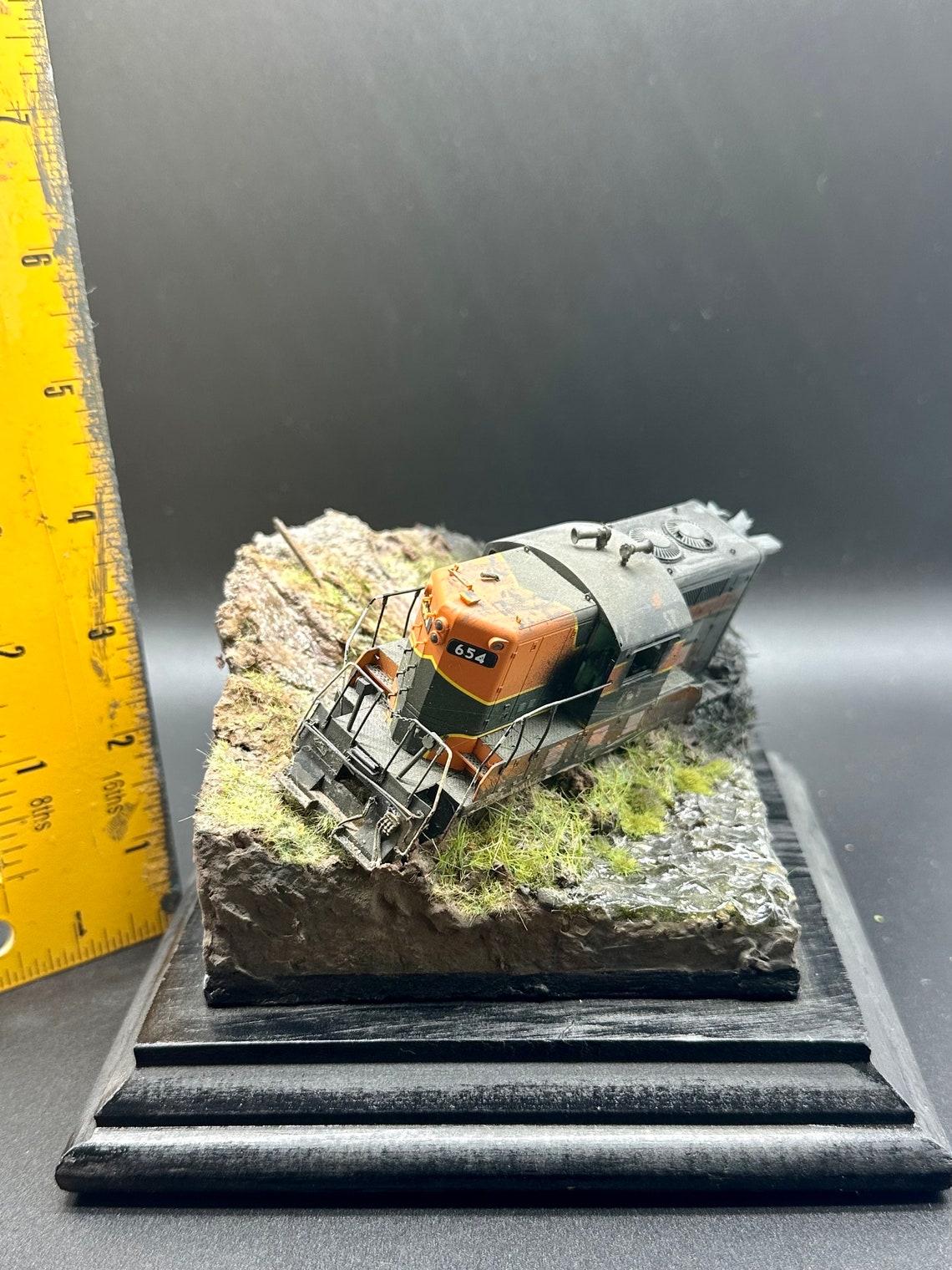 Diorama Model Railroad Wrecked Locomotive Great Northern: HO Scale ...