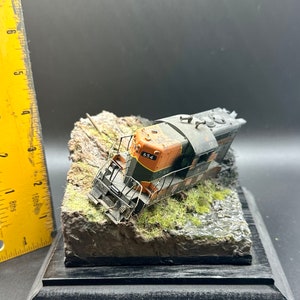 Diorama Model Railroad Wrecked Locomotive Great Northern: HO Scale ...