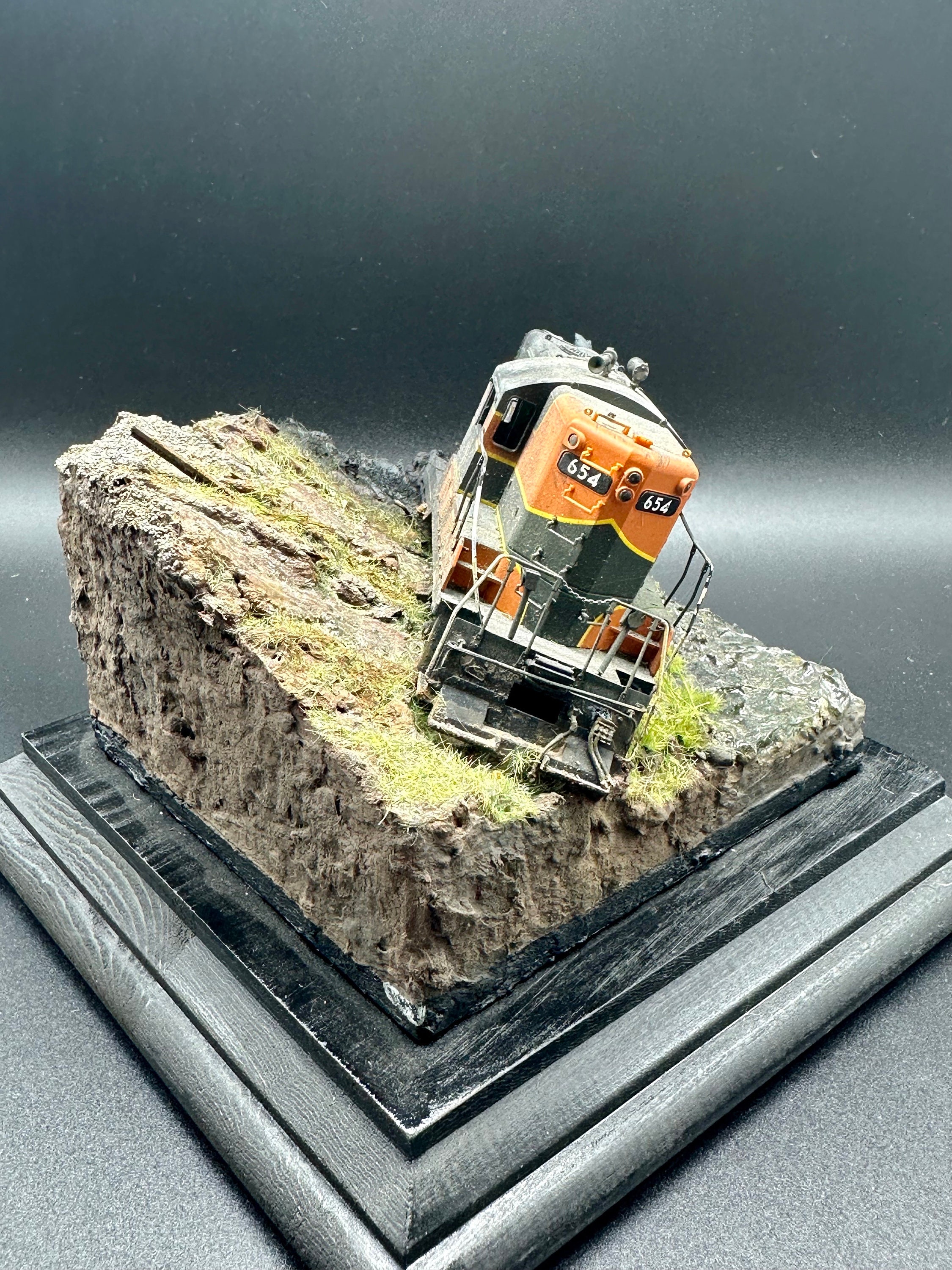 Diorama Model Railroad Wrecked Locomotive Great Northern: HO Scale ...