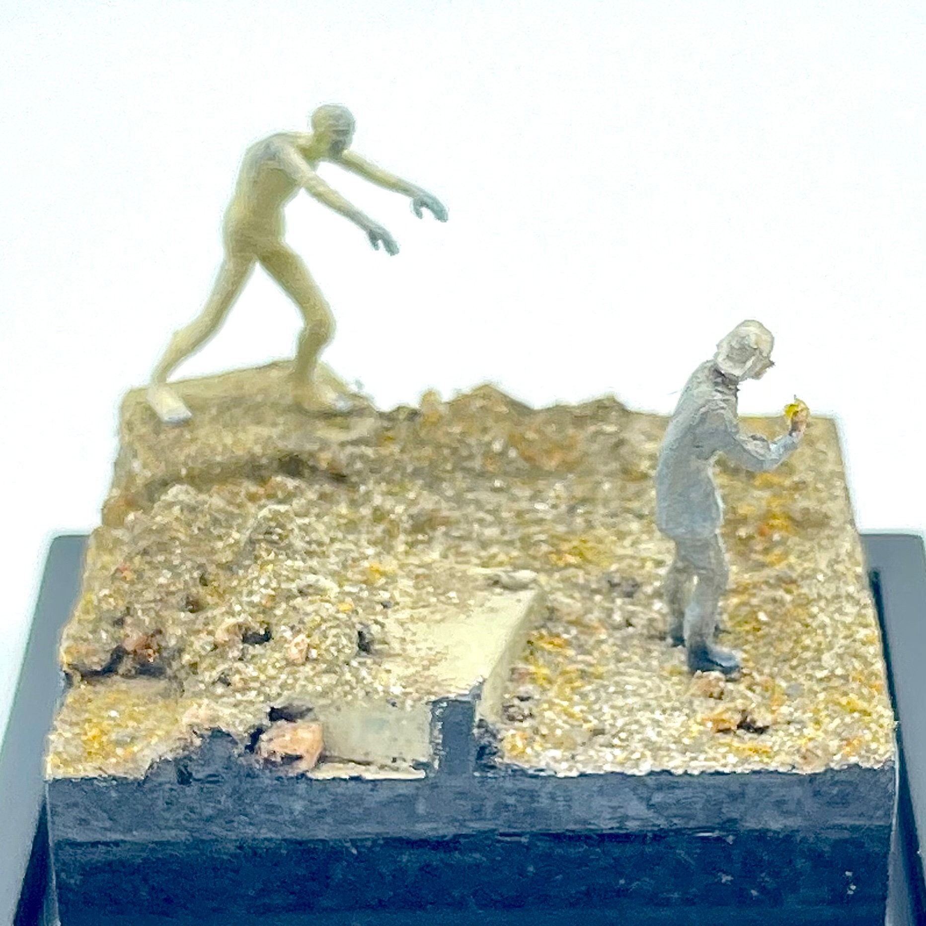 Diorama Archeologist and Mummy: HO Scale Tiny Miniature Model Train ...