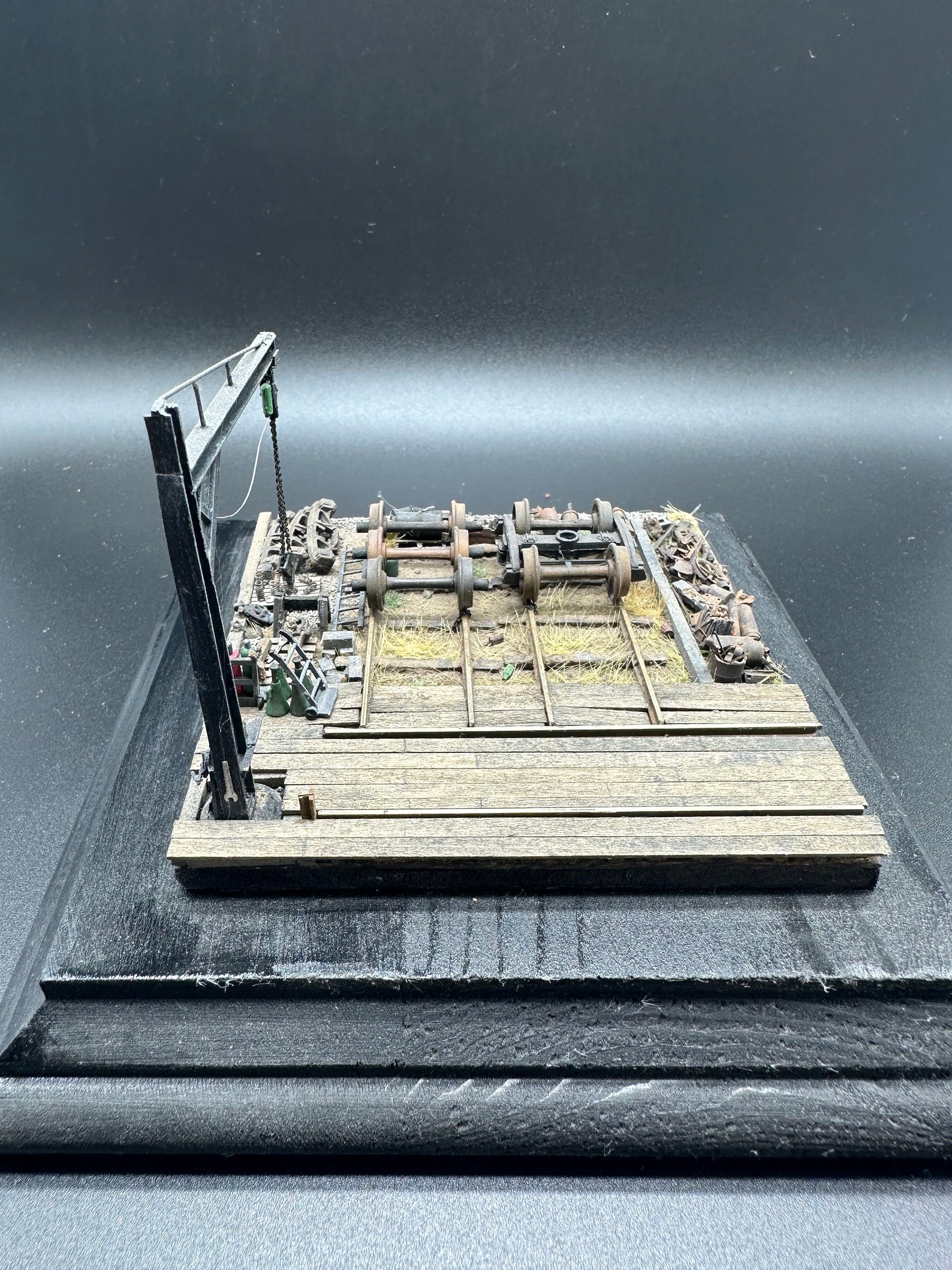 Diorama Model Railroad Repair Track and Crane: HO Scale Model Train ...